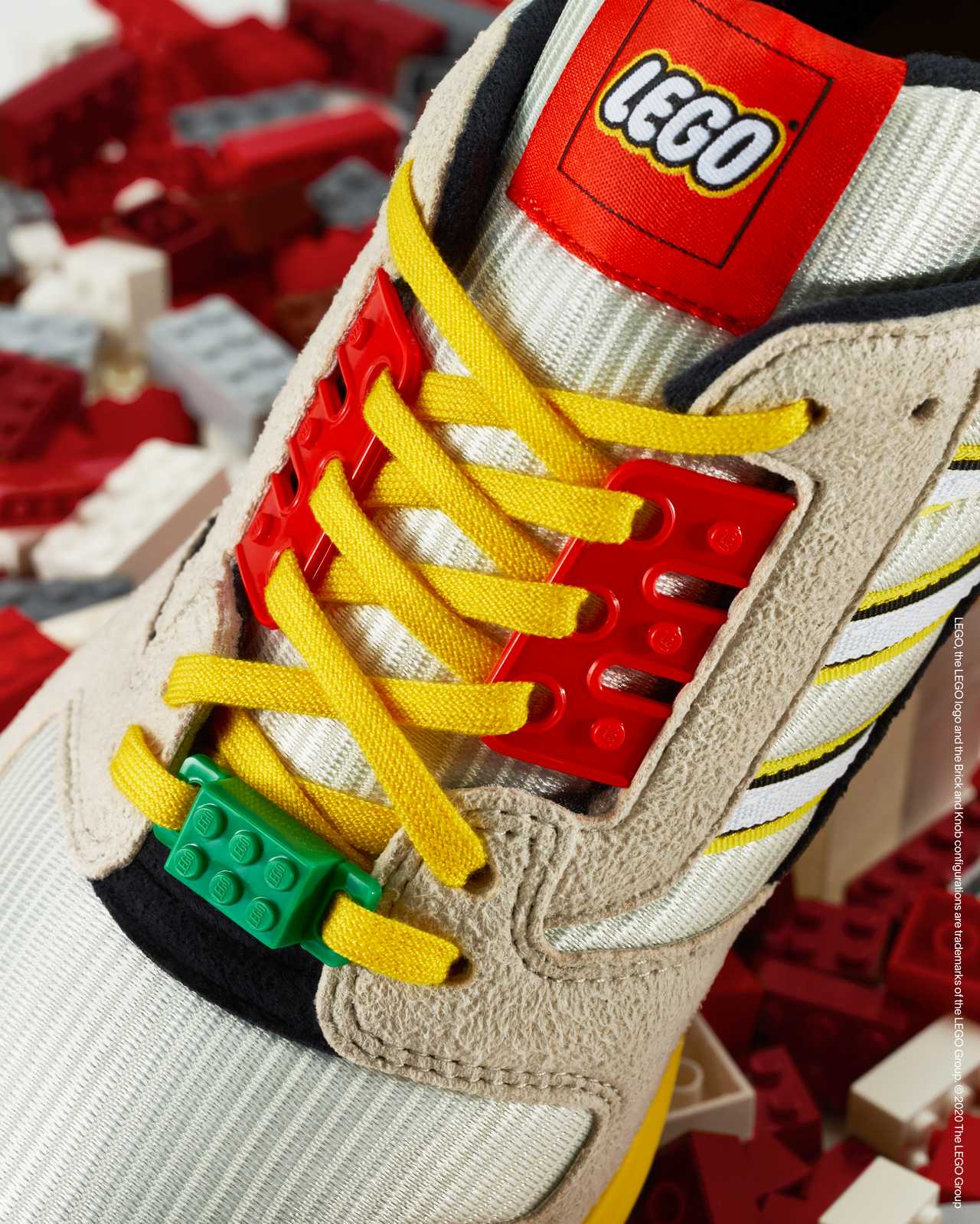 【时尚单品】adidas Originals 与 LEGO 联手打造最新联名鞋款——ZX8000，把 LEGO 穿在脚上！