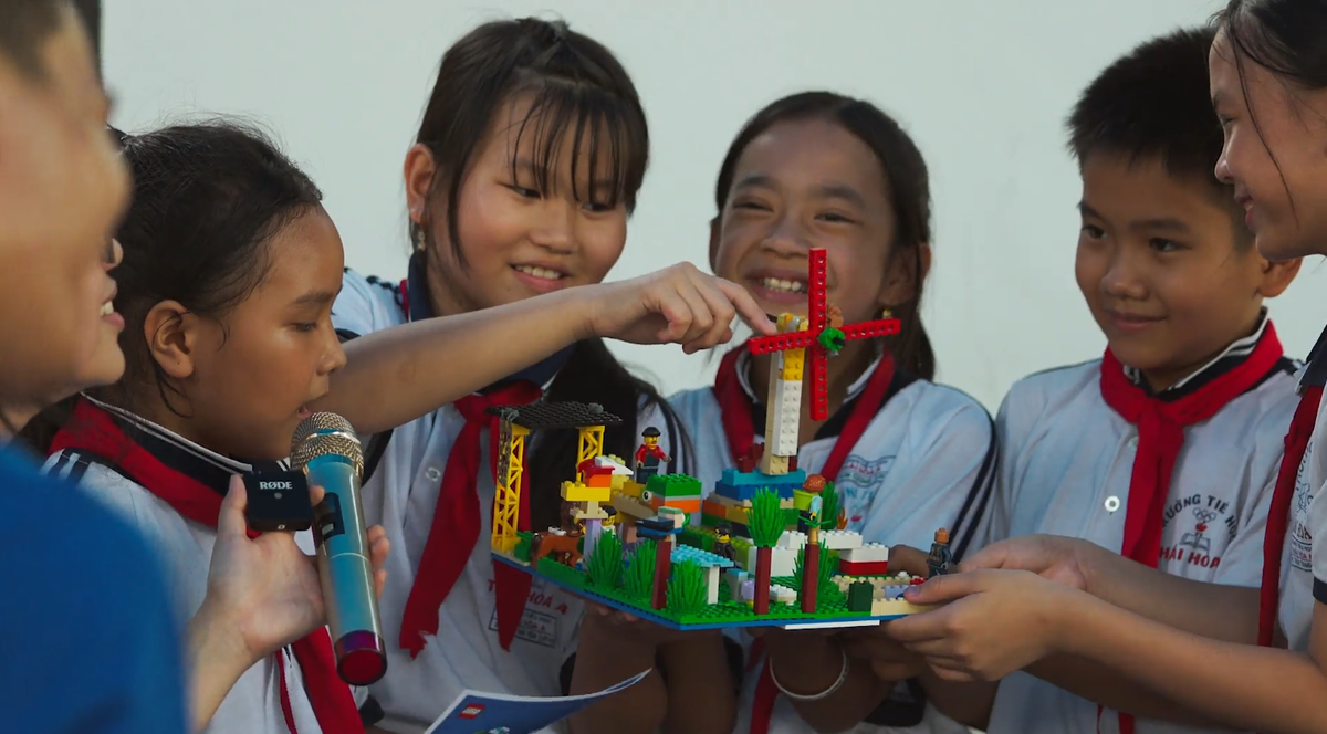 Build the Change program - About Us - LEGO.com