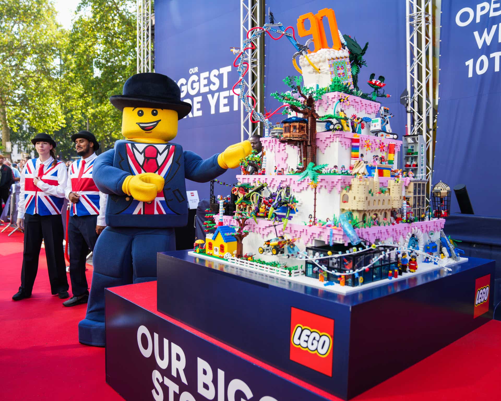 Refurbished and expanded LEGO® Store in Leicester Square is now world’s ...