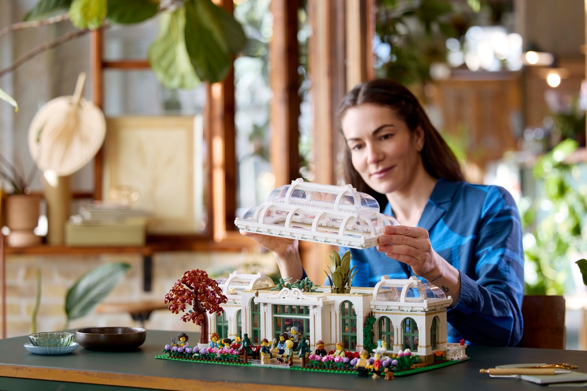 The LEGO® Ideas The Botanical Garden Set - About Us - LEGO.com