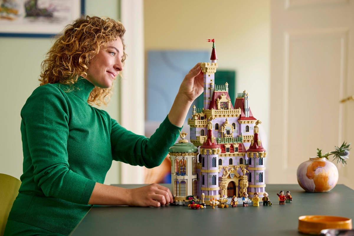 The LEGO Group Debuts Disney Beauty and the Beast Castle Set - About Us ...