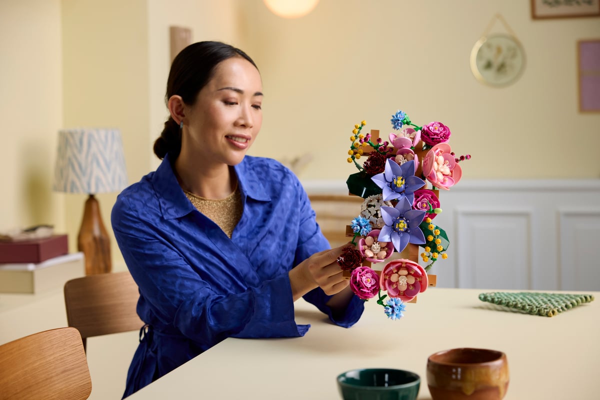 LEGO® Botanicals Flower Wall - About Us - LEGO.com