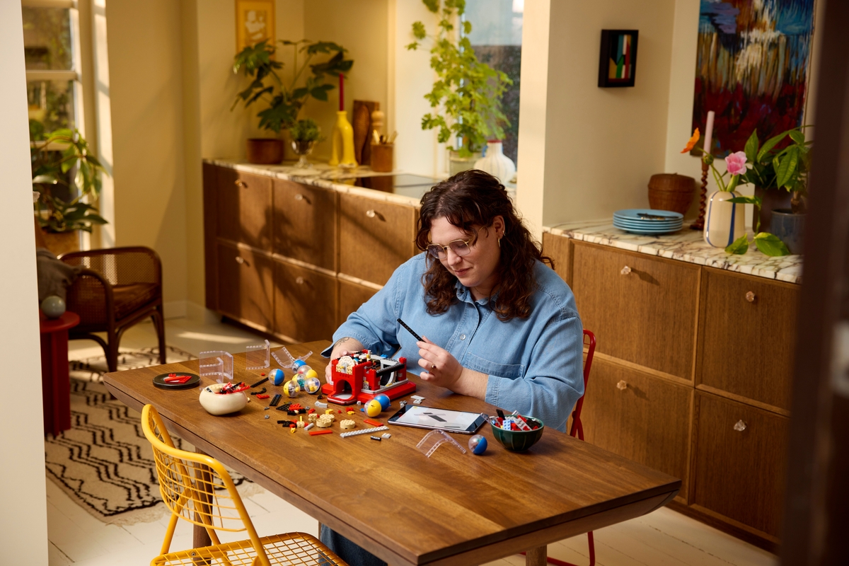 Retro-Inspired LEGO® Ideas Minifigure Vending Machine Set - About Us ...