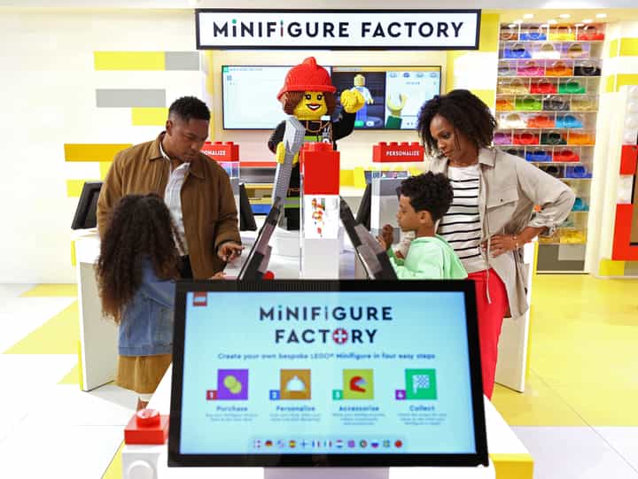 LEGO Store on 5th Avenue New York City offers a brand-new feature ...