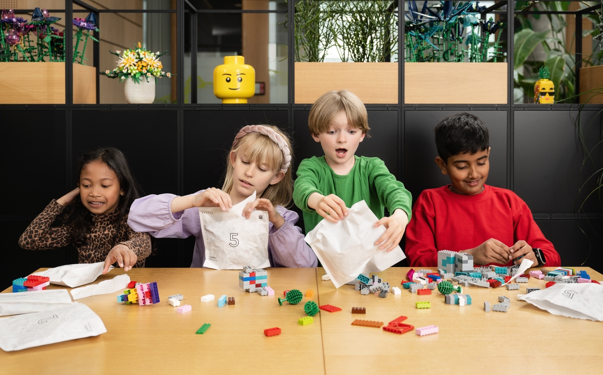 Over half of LEGO packing lines switch from plastic bags - About Us ...