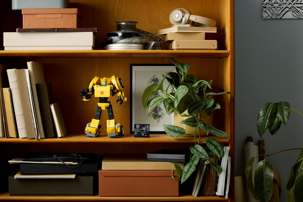 Introducing LEGO® Icons Transformer Bumblebee Set - About Us - LEGO.com