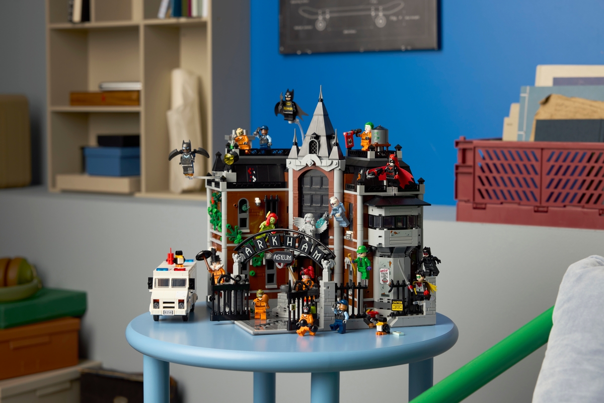 The LEGO Group Reveals New Batman™ Arkham Asylum™ Set - About Us - LEGO.com
