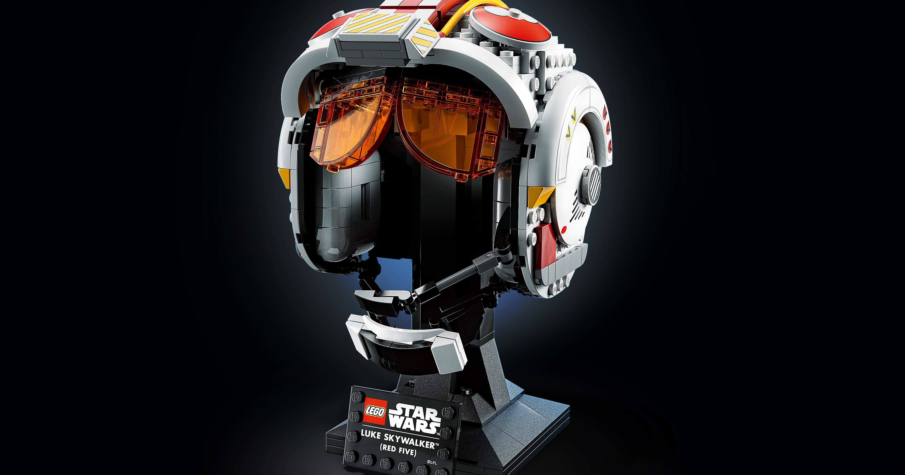 Luke Skywalker™ (Red Five) Helmet - Videos - LEGO.com for kids