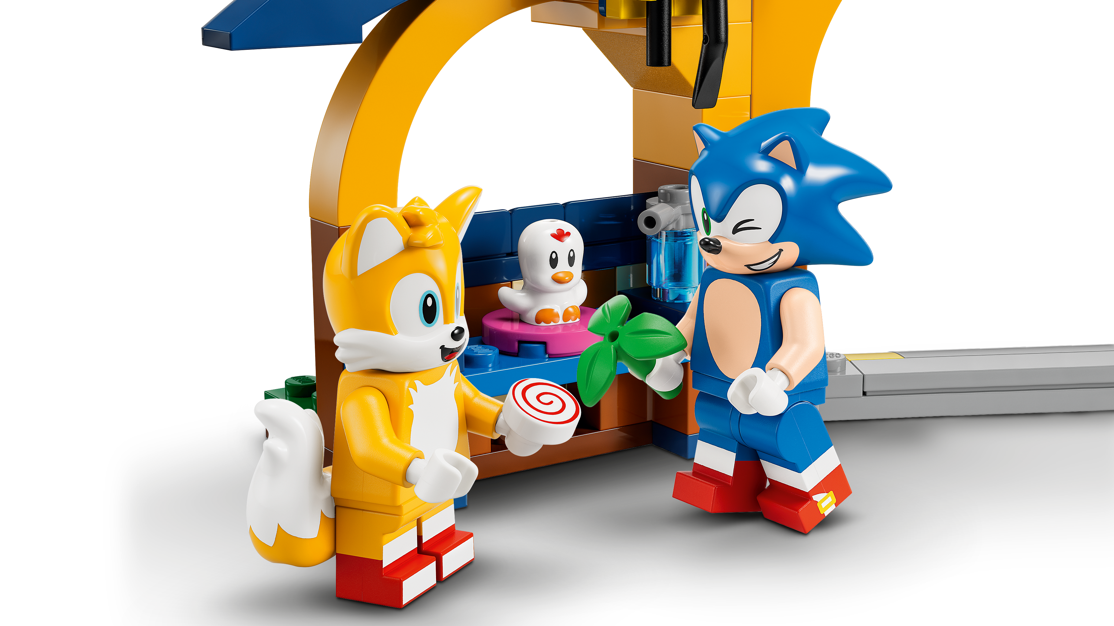 Tails' Workshop and Tornado Plane - Videos - LEGO.com for kids