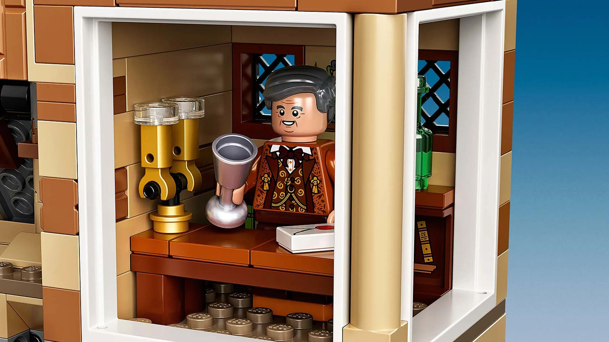 Hogwarts™ Astronomy Tower - Videos - LEGO.com for kids