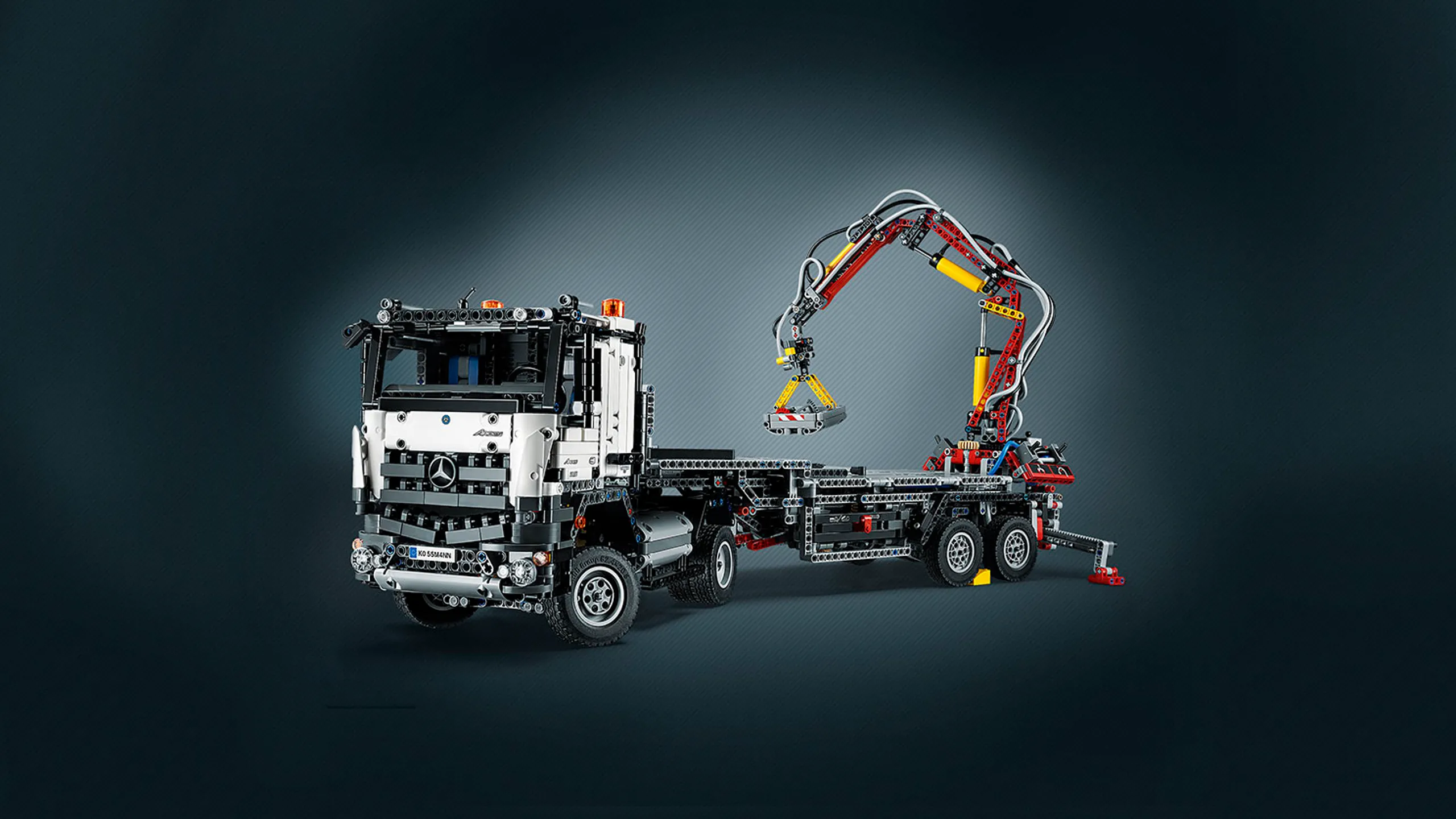 Mercedes-Benz Arocs 3245 - Videos - LEGO.com for kids