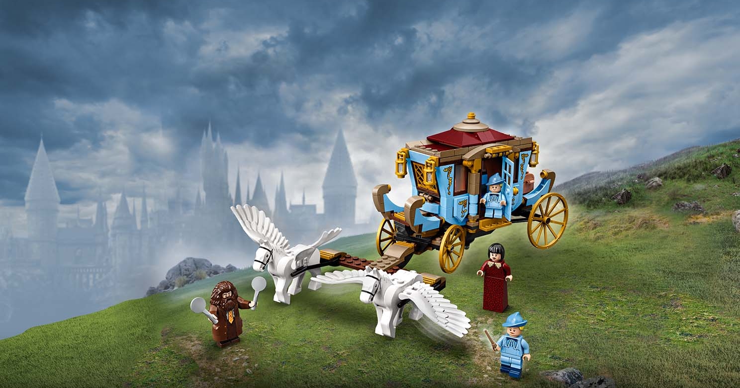 布斯巴顿魔法学校的飞行马车 - Videos - LEGO.com for kids