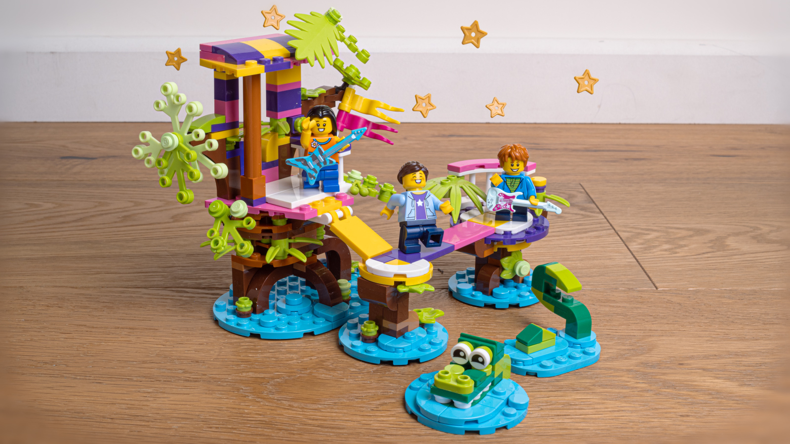 Build a secret hideout | LEGO.com for families