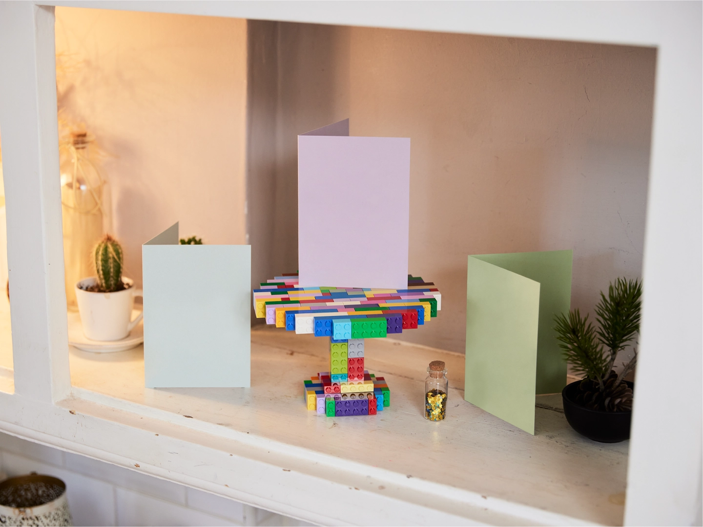 Build a birthday card stand | LEGO.com for families