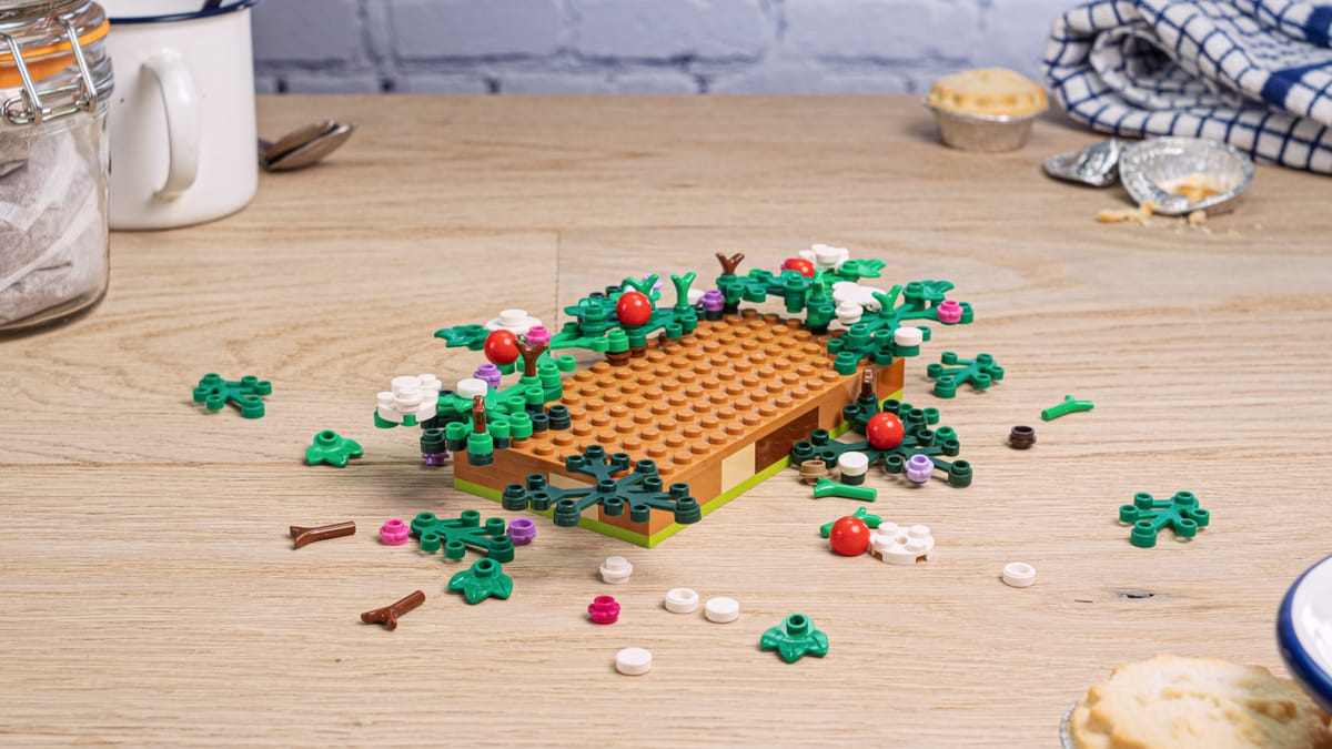 Build a holiday centerpiece | LEGO.com for families