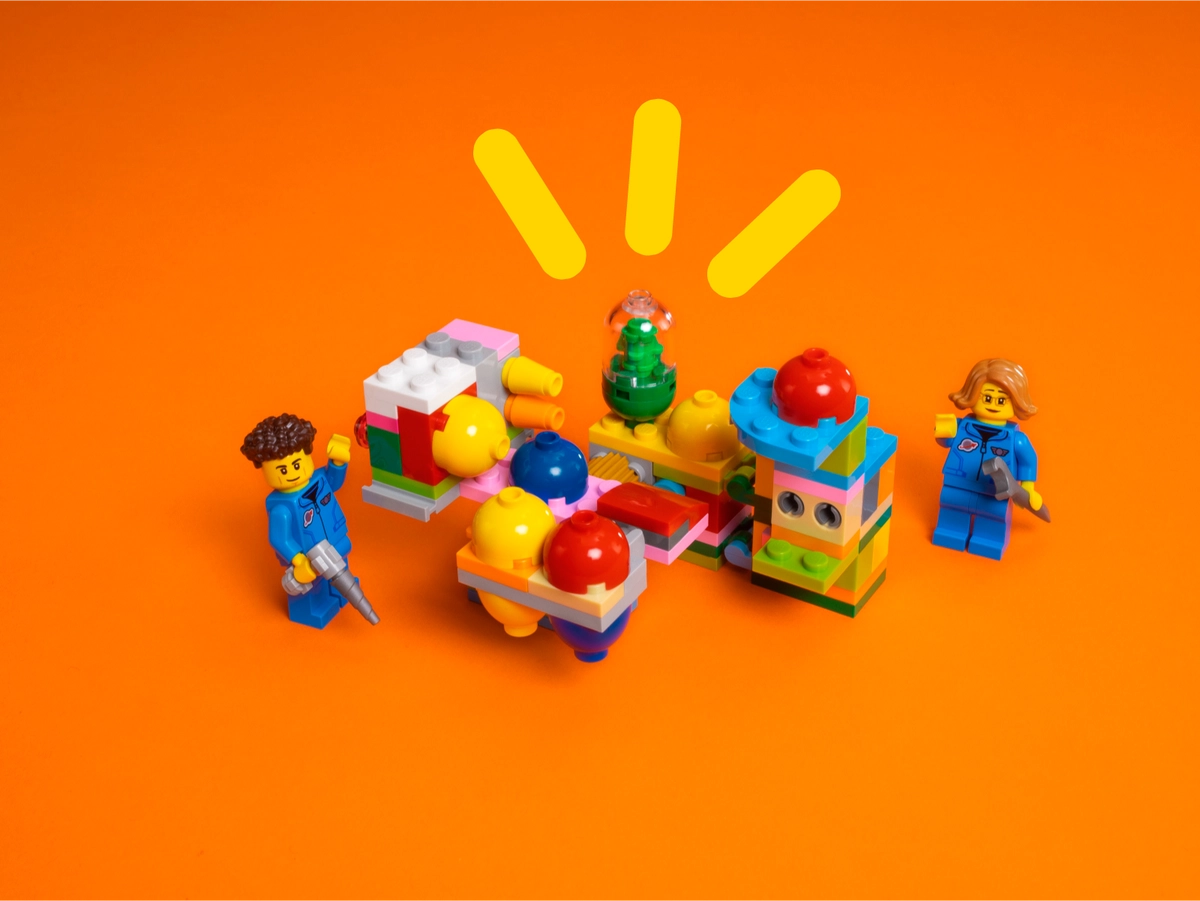 Build a Space Station together | LEGO.com for families