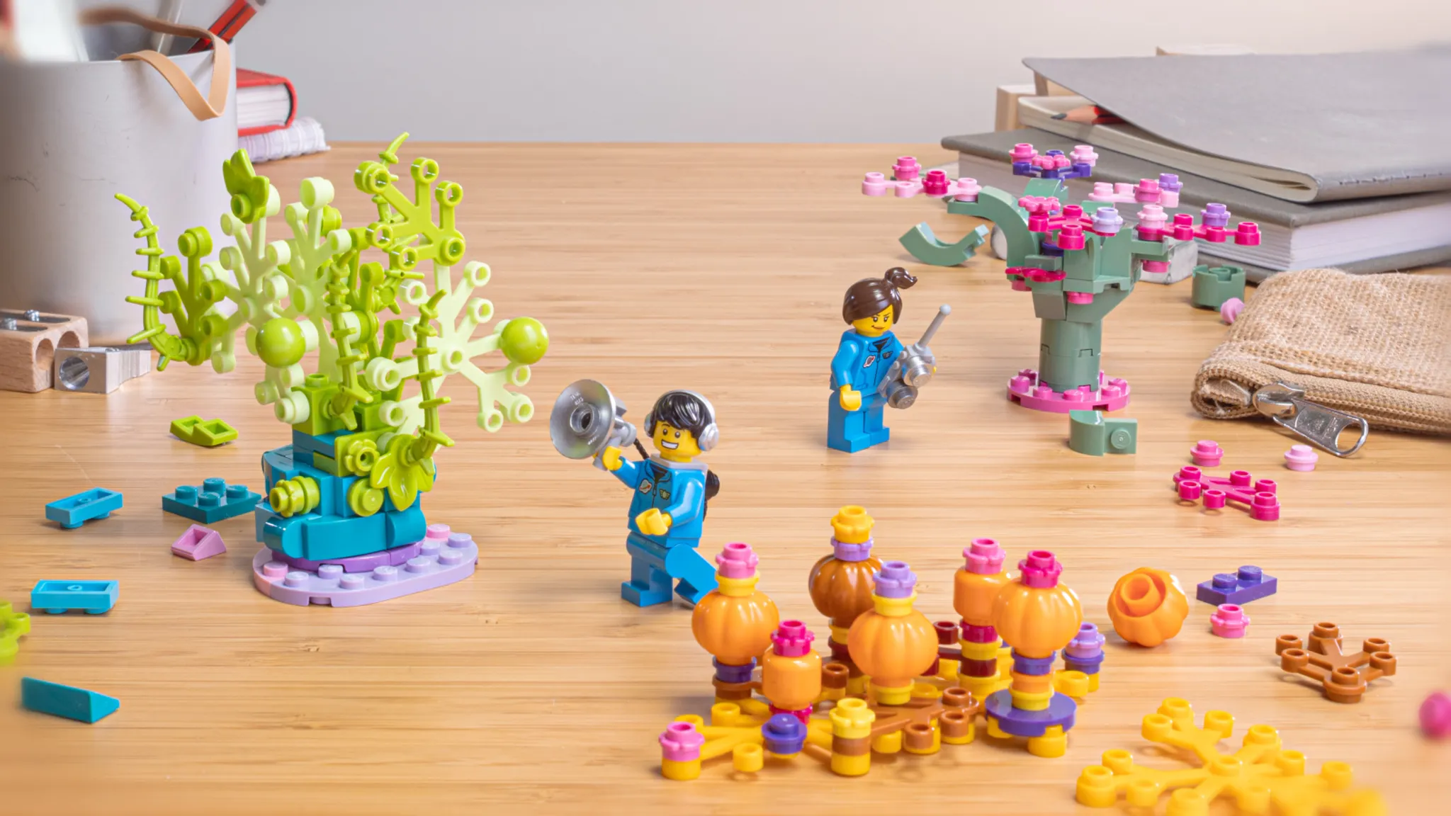 Explore an alien planet | LEGO.com for families