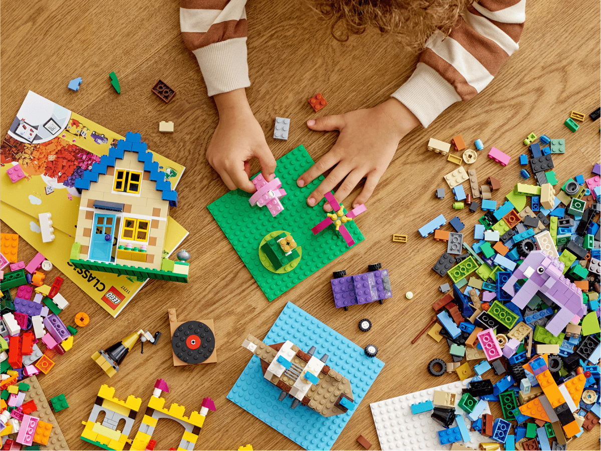 Build a story with LEGO® Bricks | LEGO.com for families