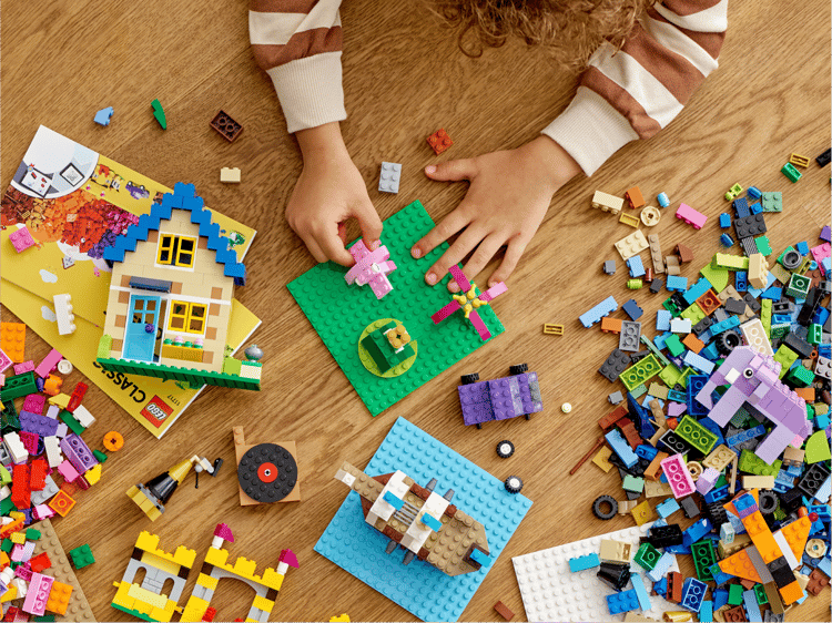 Build a story with LEGO® Bricks | LEGO.com for families