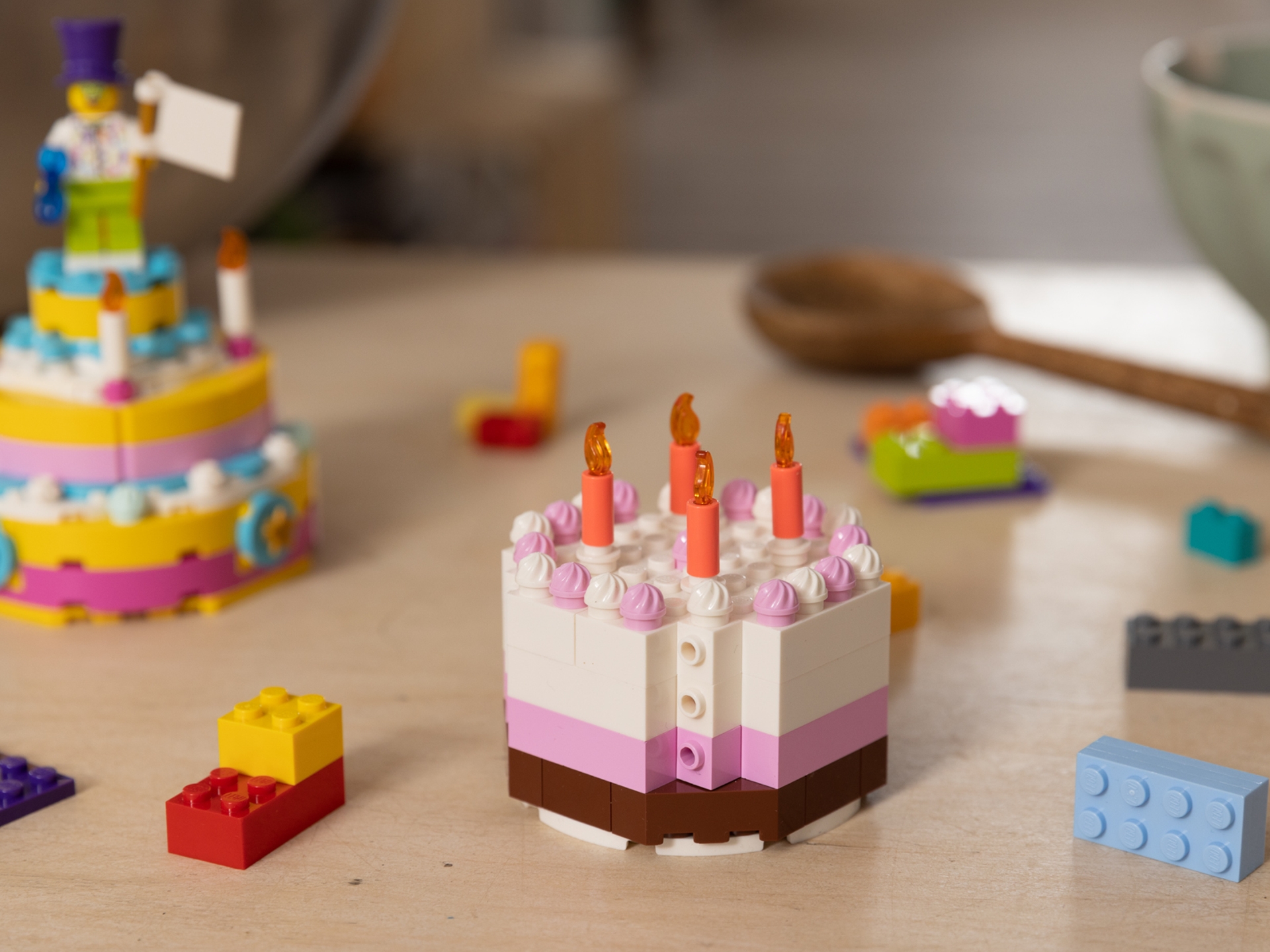 Build a Birthday Cake | LEGO.com for Families GB