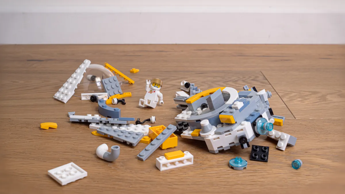 Build (and Crash) a LEGO® Spaceship | LEGO.com for families