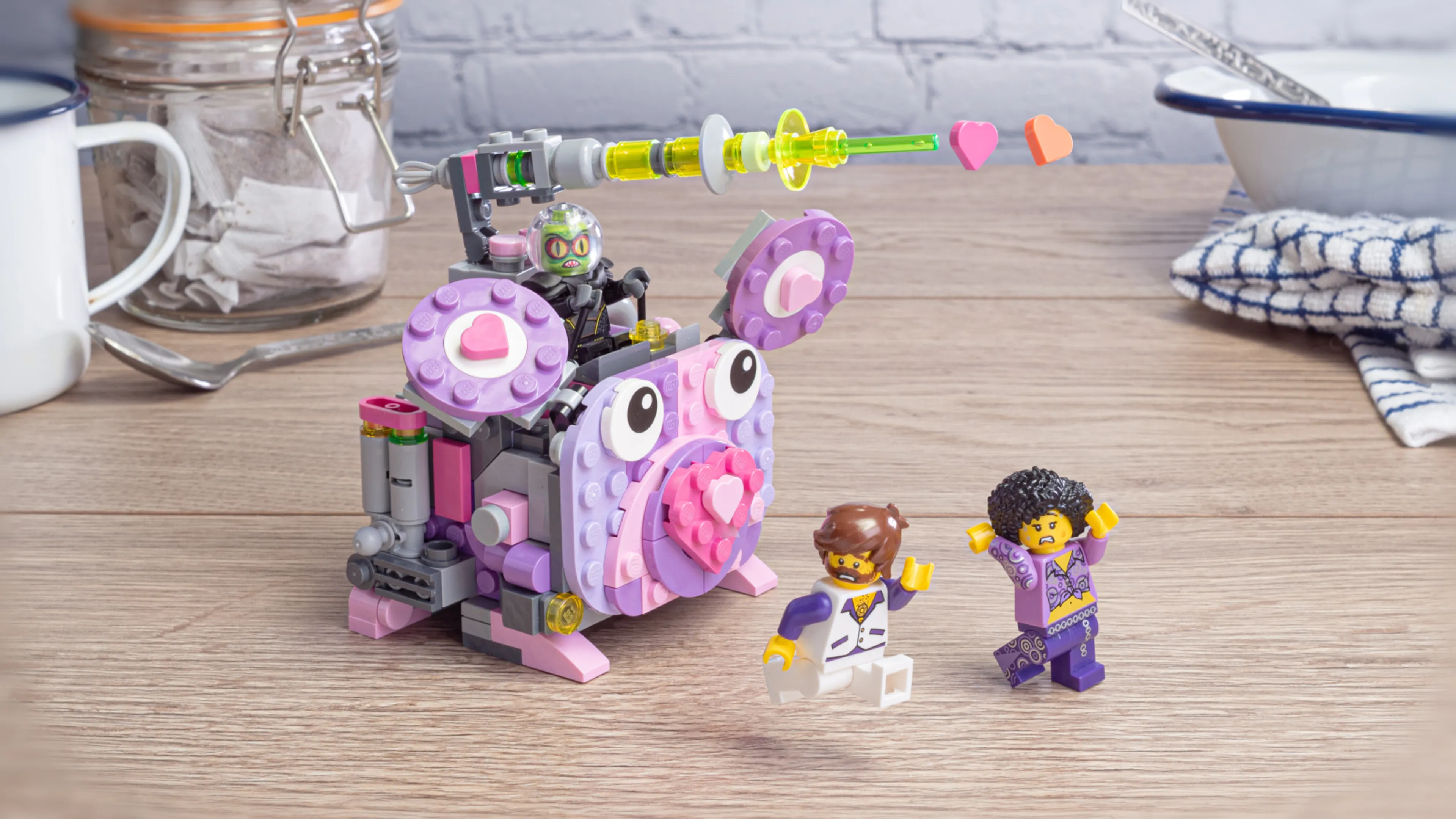 We come in peace (honestly) | LEGO.com for families