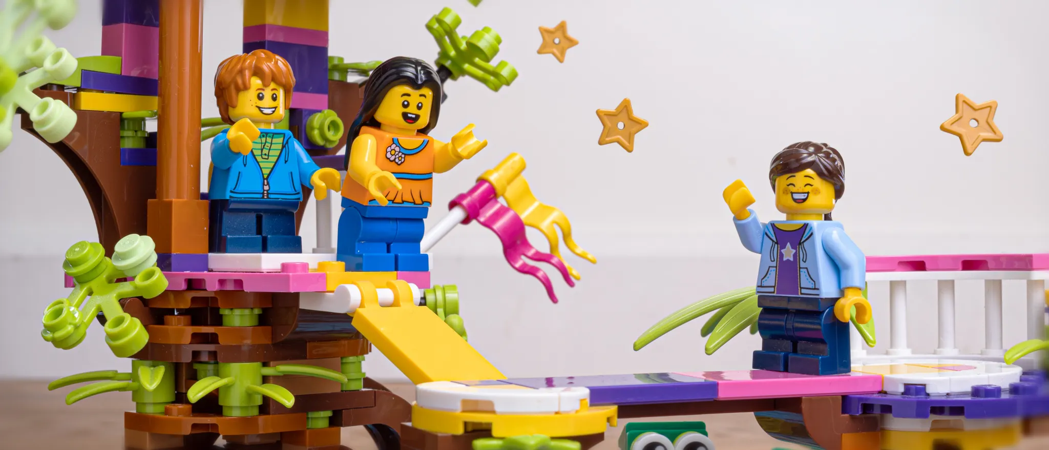 Build a secret hideout | LEGO.com for families