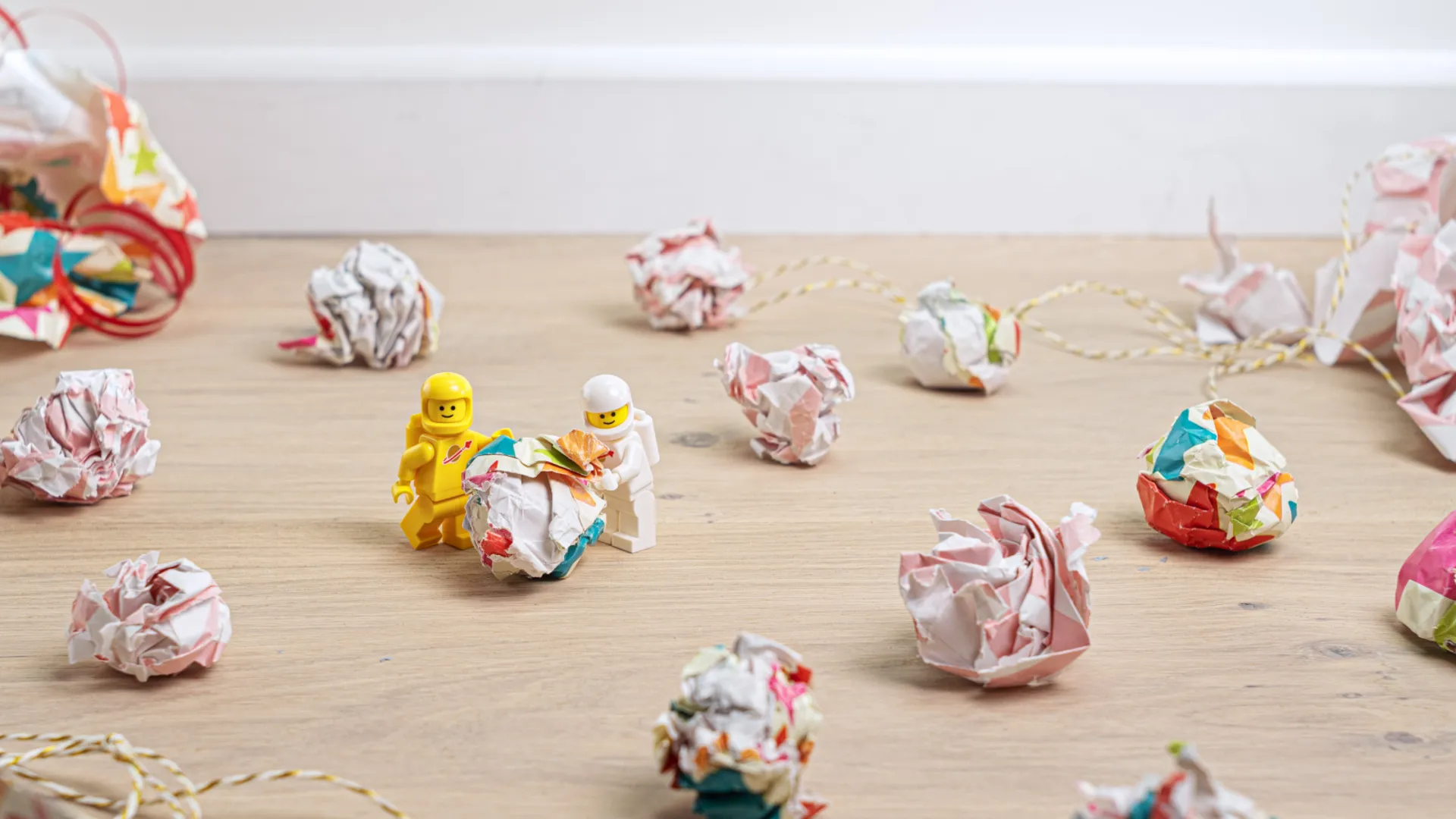 Paper asteroids | LEGO.com for families