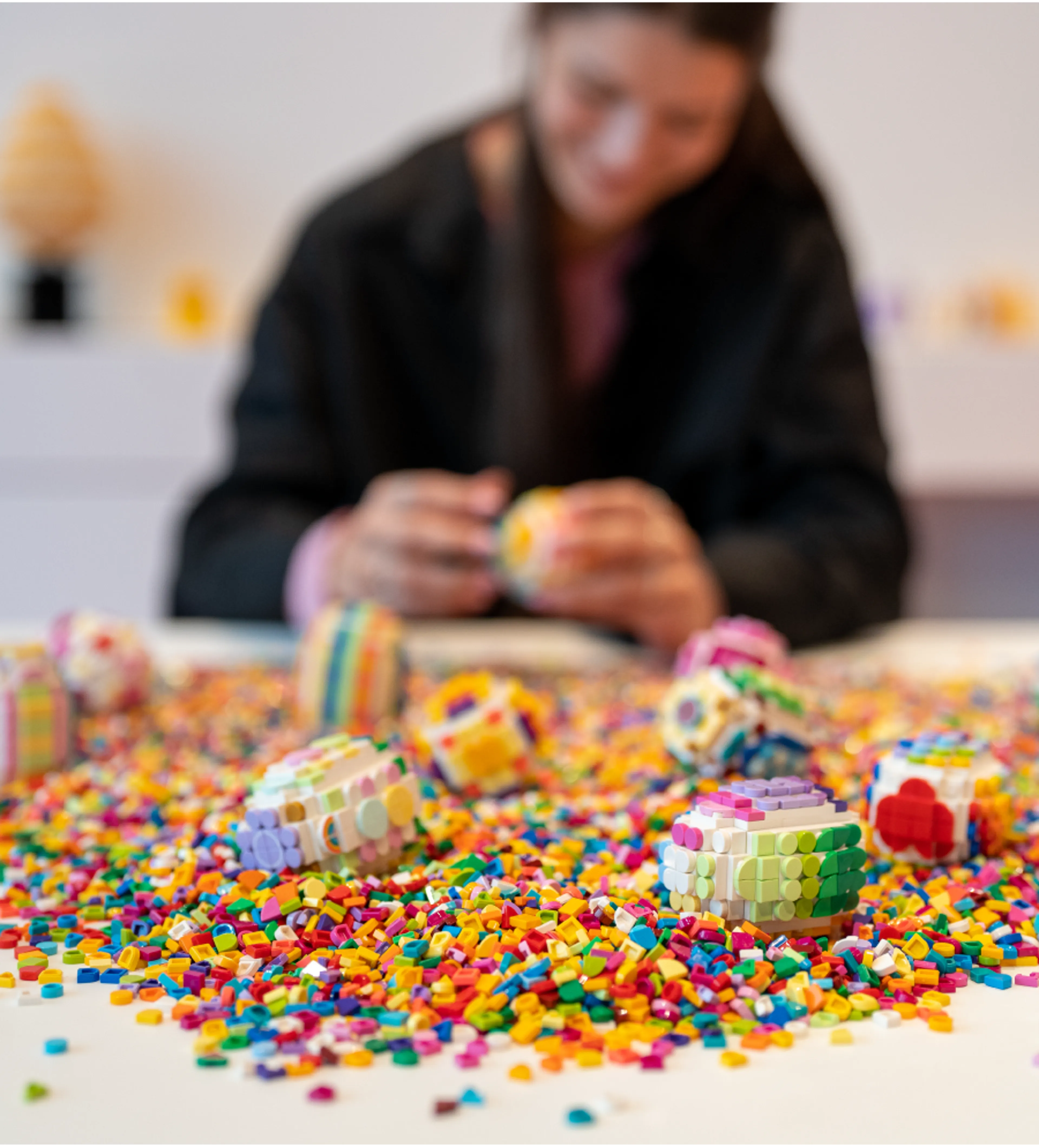 Build a spring flower with a LEGO® House Play Agent | LEGO.com for families