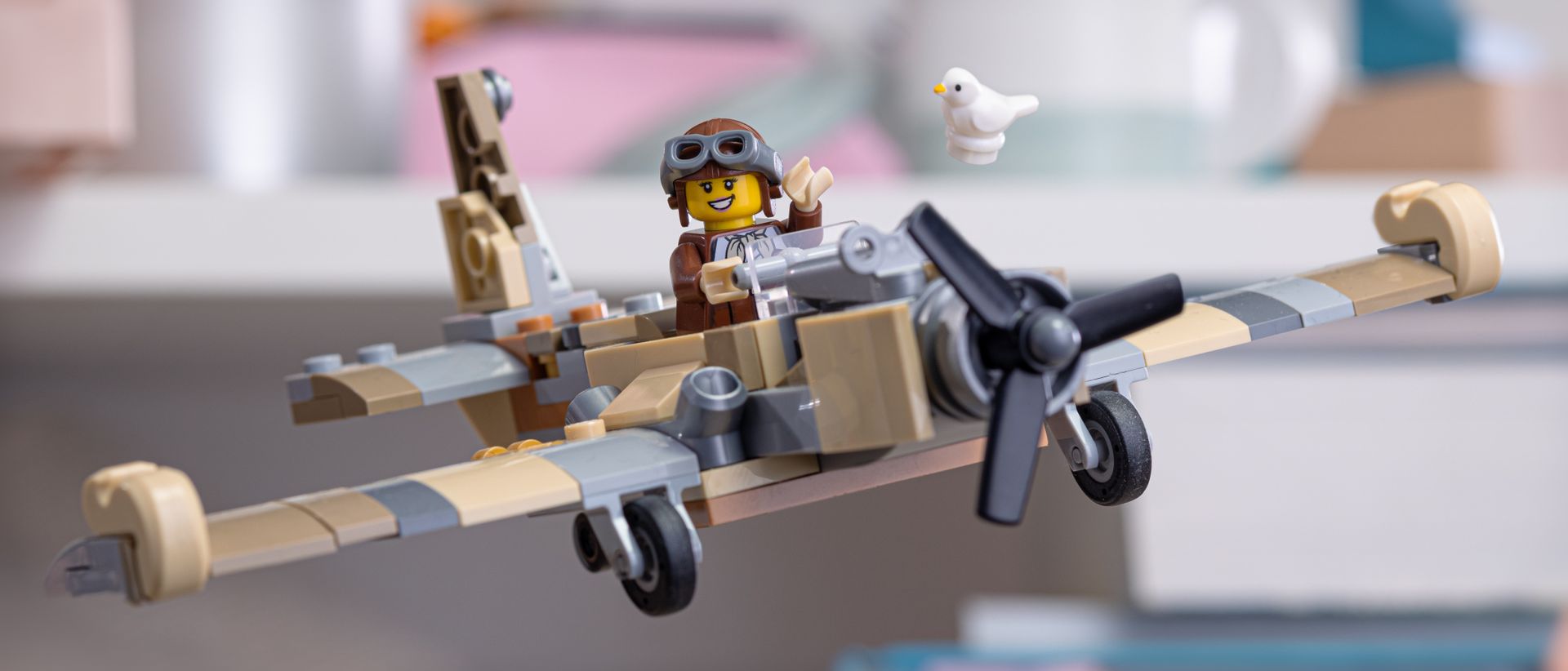 Fly solo around your home | LEGO.com for families