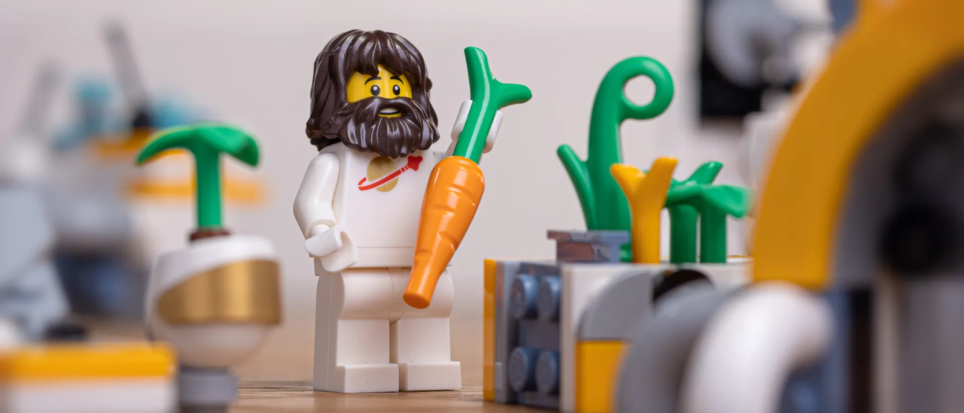 Build (and Crash) a LEGO® Spaceship | LEGO.com for families