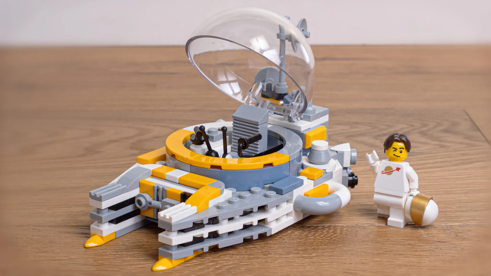 Build (and Crash) a LEGO® Spaceship | LEGO.com for families