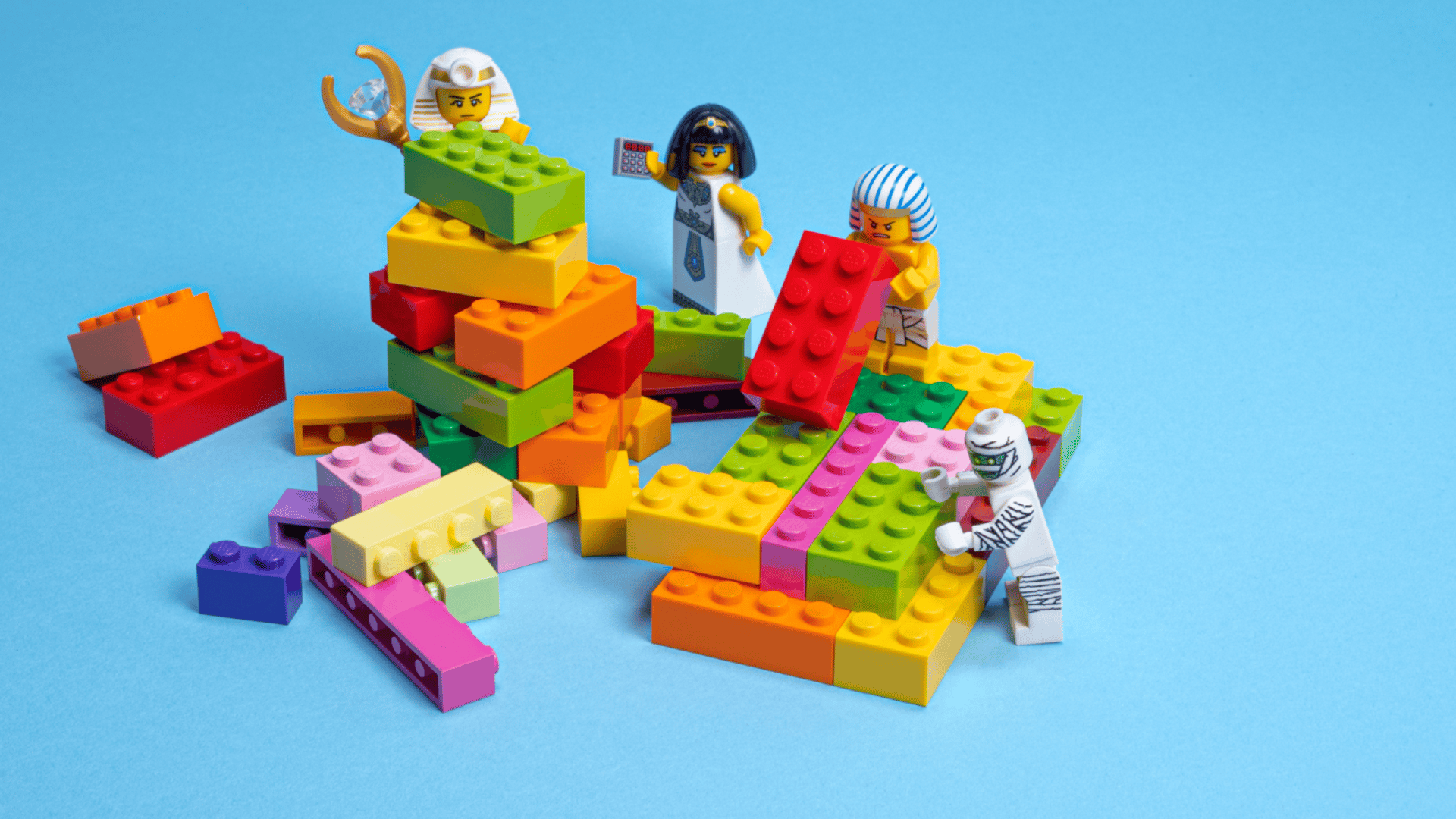 Can you Build a Brick Pyramid? | LEGO.com for families