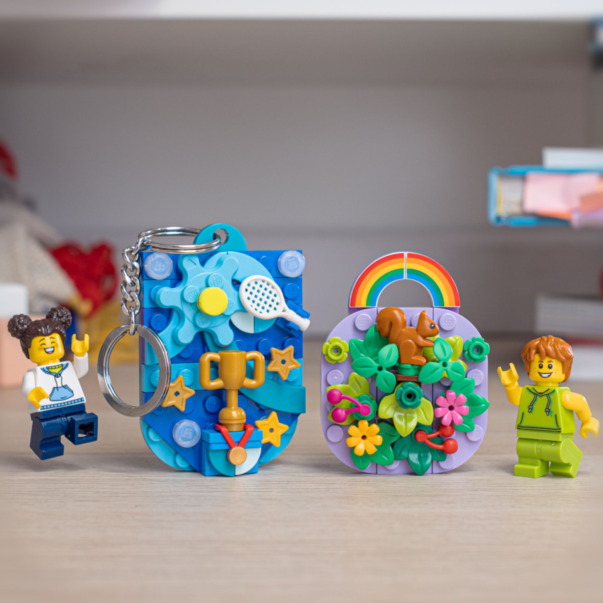 Lag LEGO® lykkeamuletter til hverandre | LEGO.com for familier