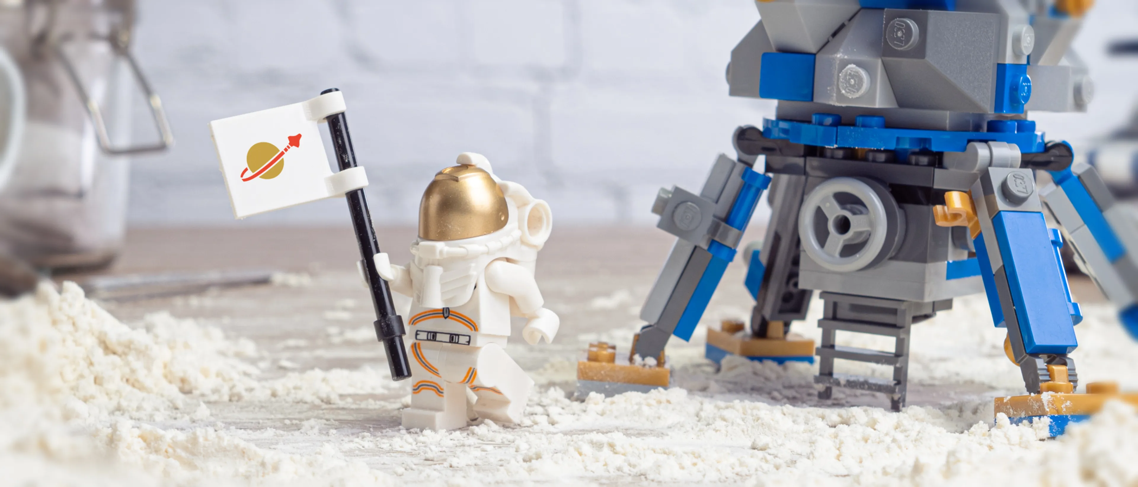 Make your own moon landing | LEGO.com for families