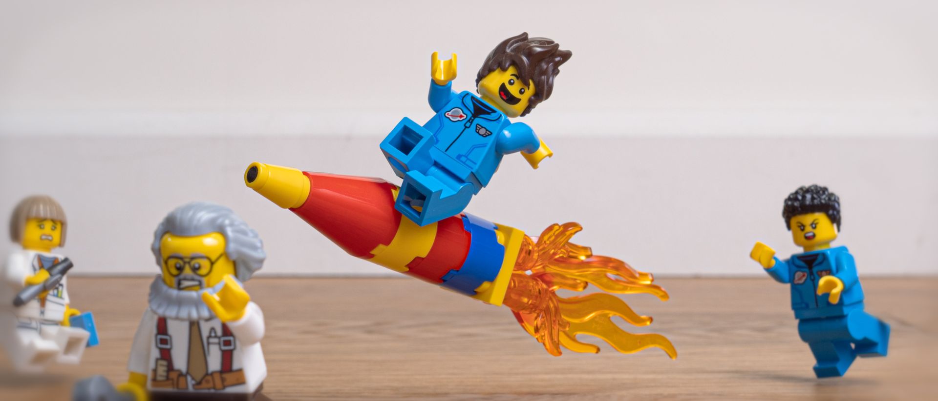 Build a rocket launch pad | LEGO.com for families