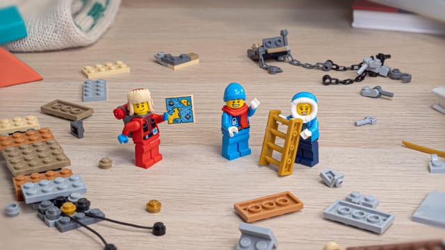 Climbing up Mount Bedroom | LEGO.com for families