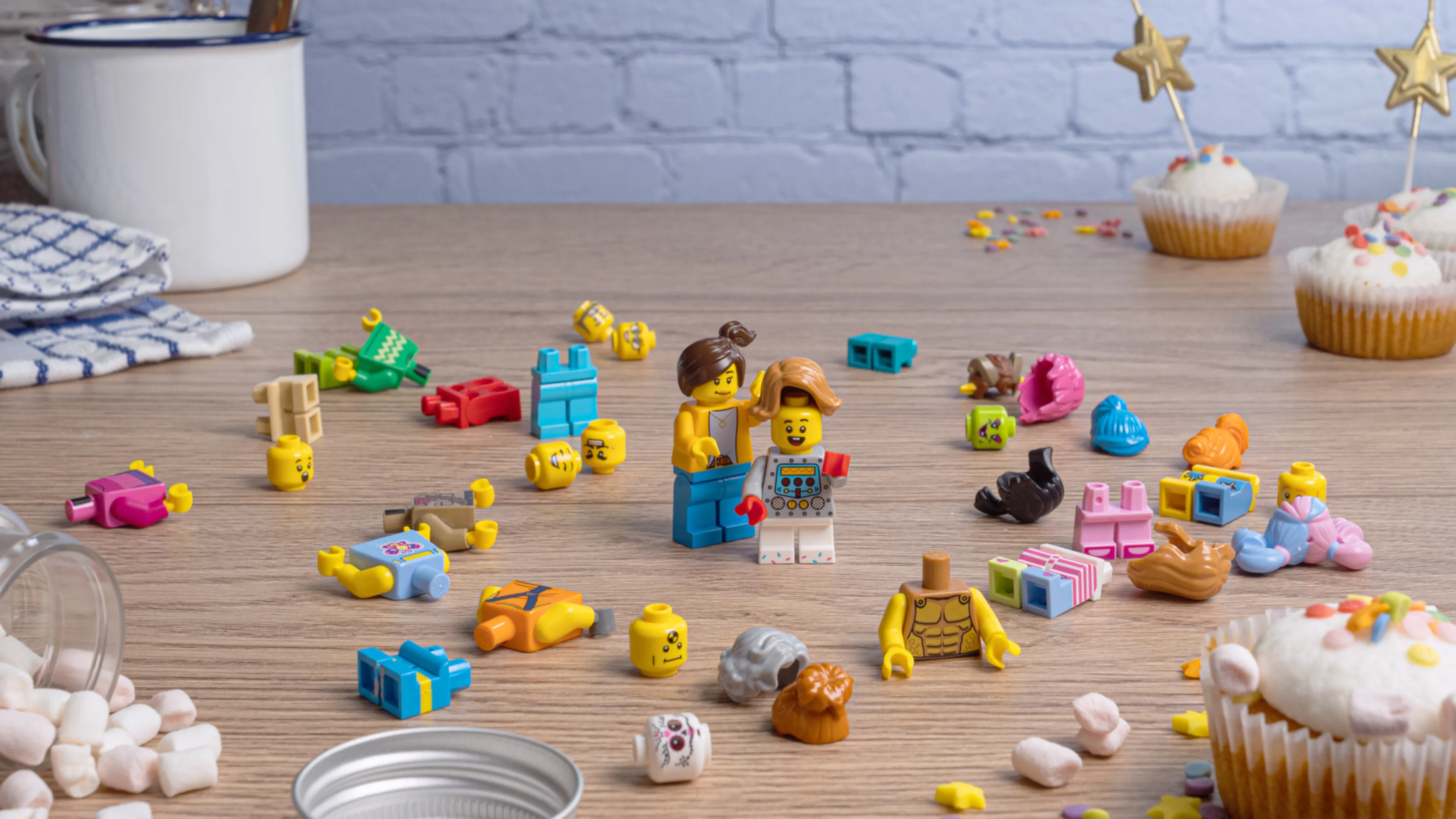 Minifigure birthday bash! | LEGO.com for families