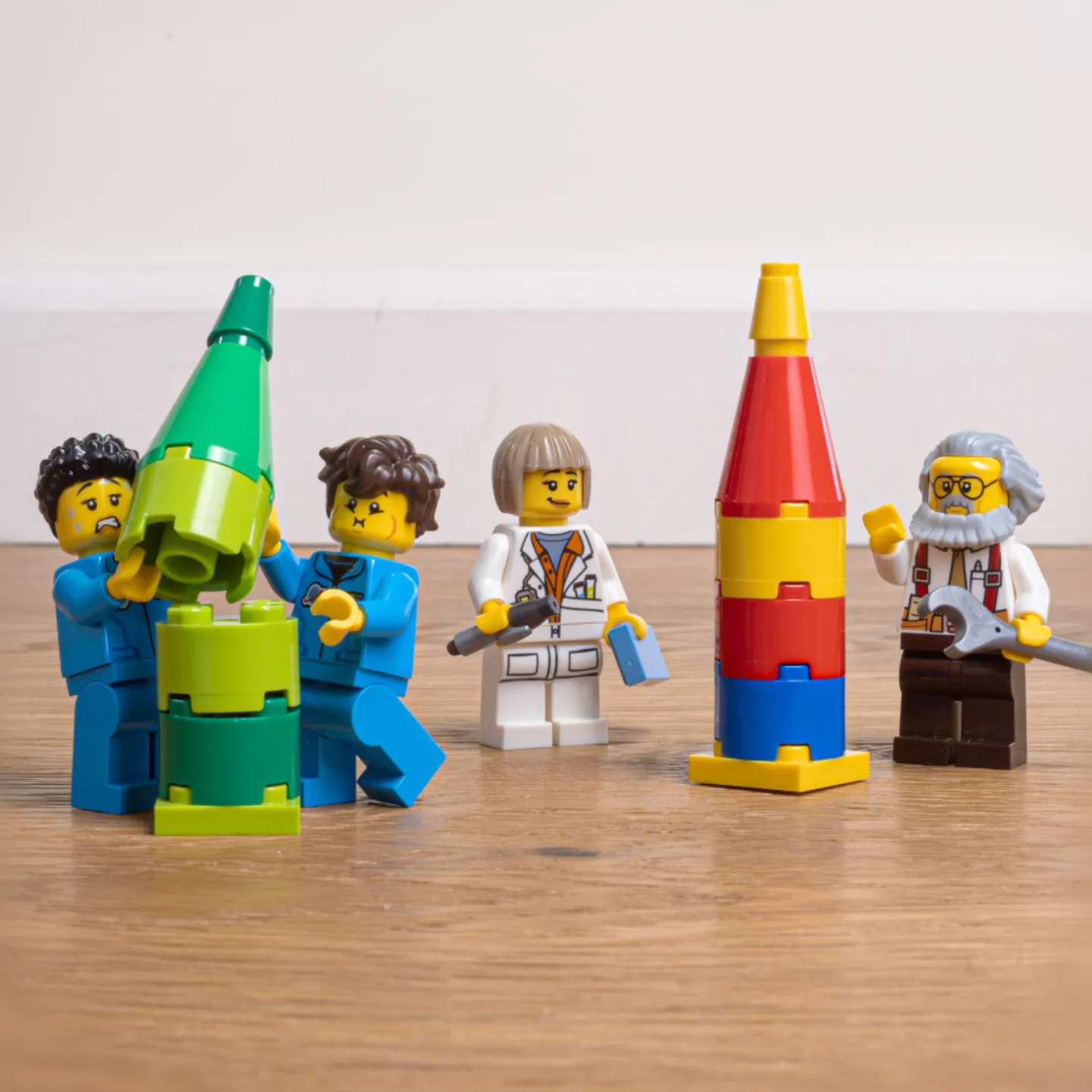 Build a rocket launch pad | LEGO.com for families