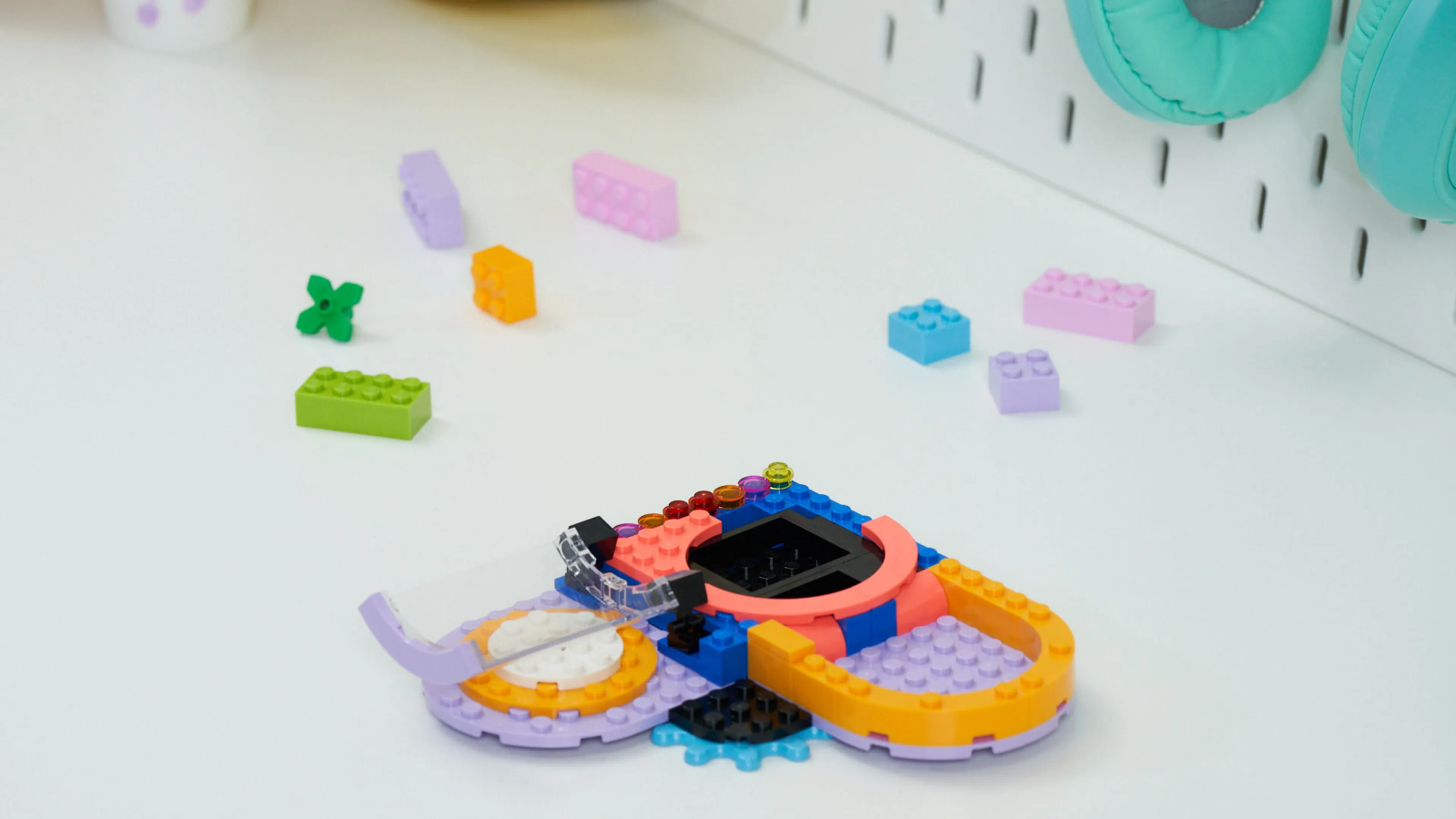 Build your own LEGO® trinket tray | LEGO.com for families