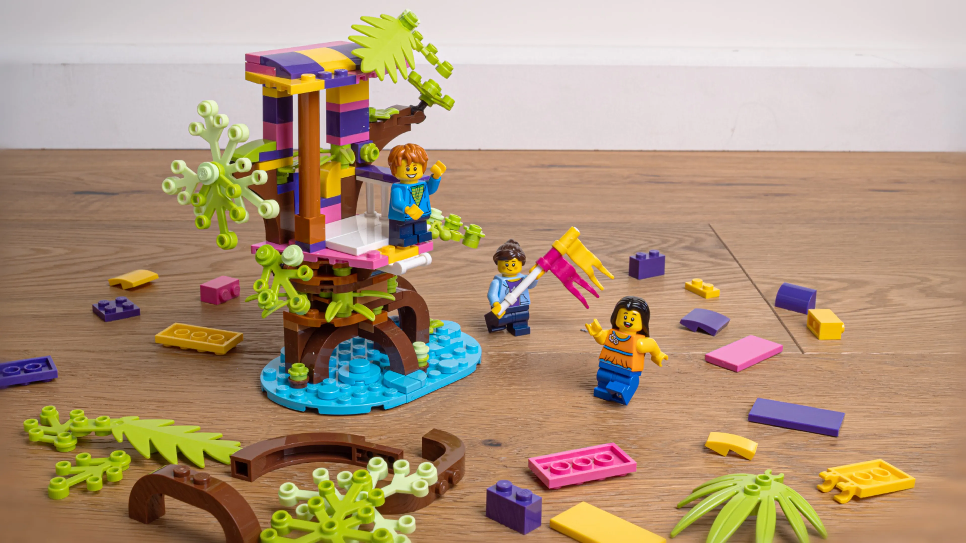 Build a secret hideout | LEGO.com for families