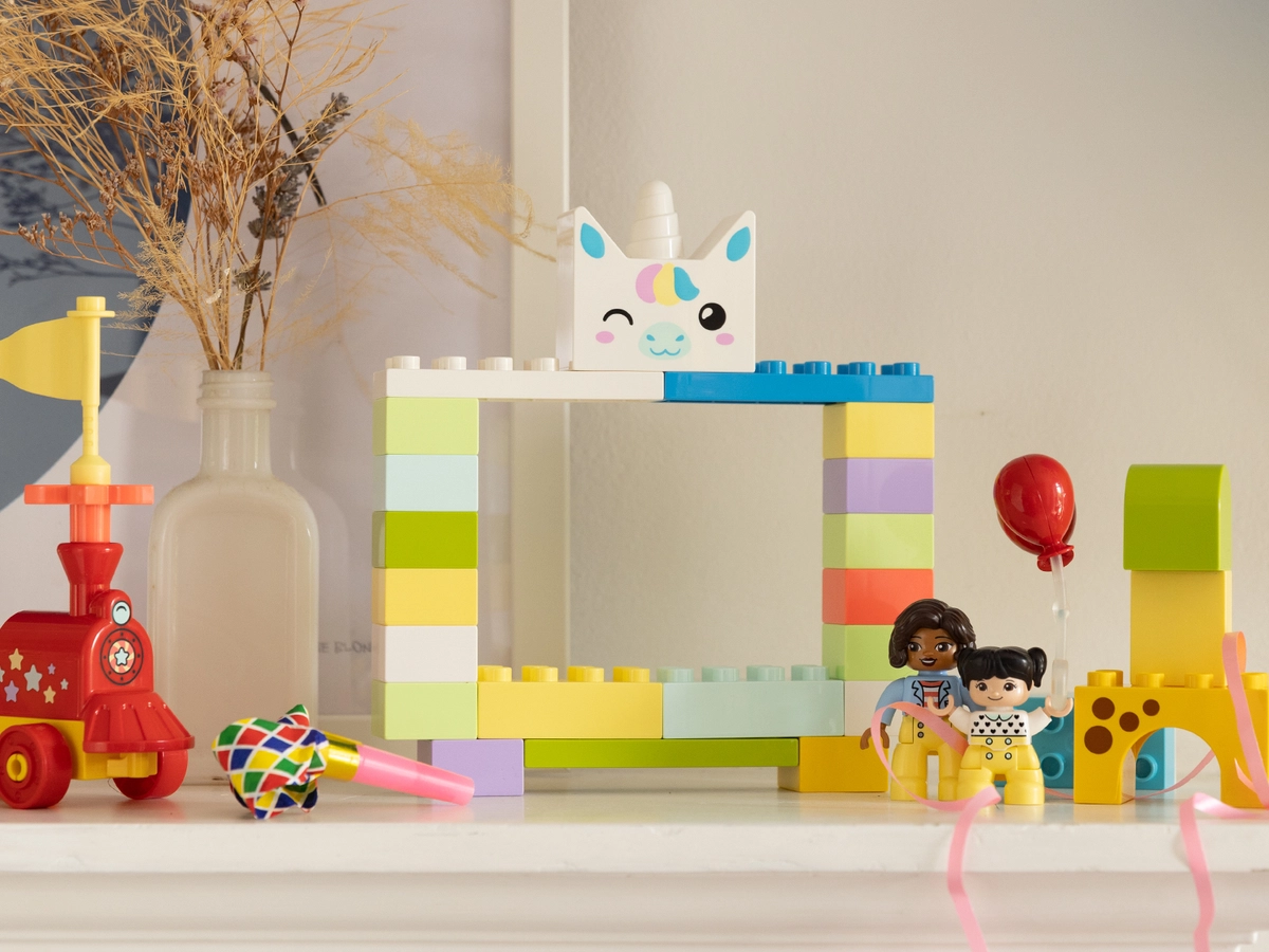 Build a photo frame using LEGO® bricks | LEGO.com for families