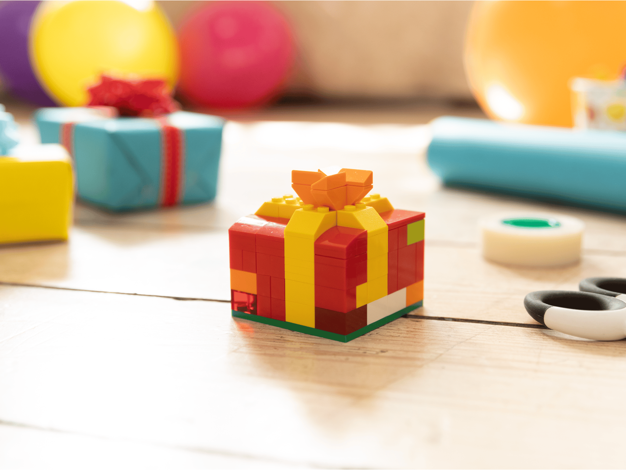 Build a gift box using LEGO® bricks | LEGO.com for families