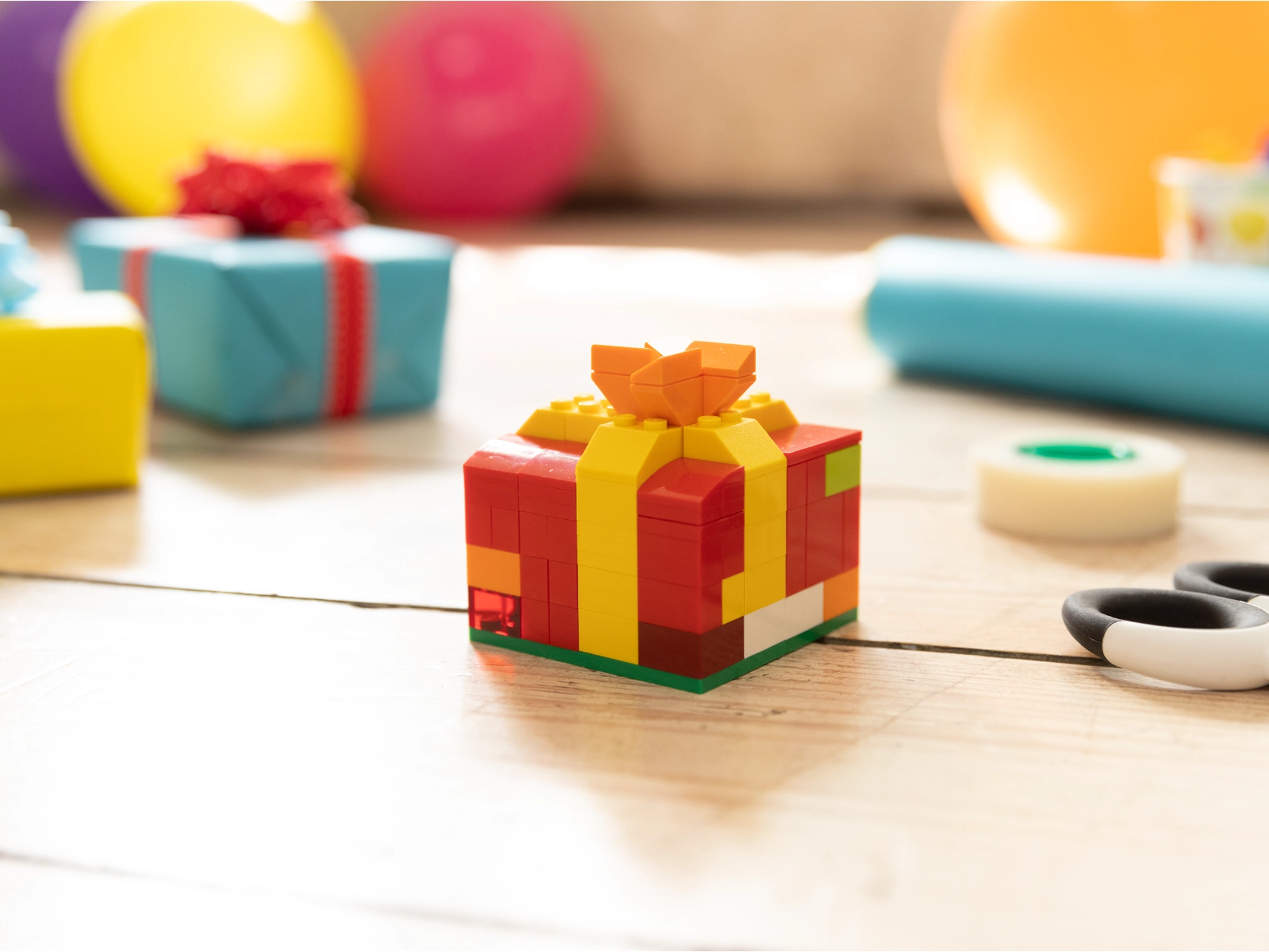 Build a gift box using LEGO® bricks | LEGO.com for Families GB