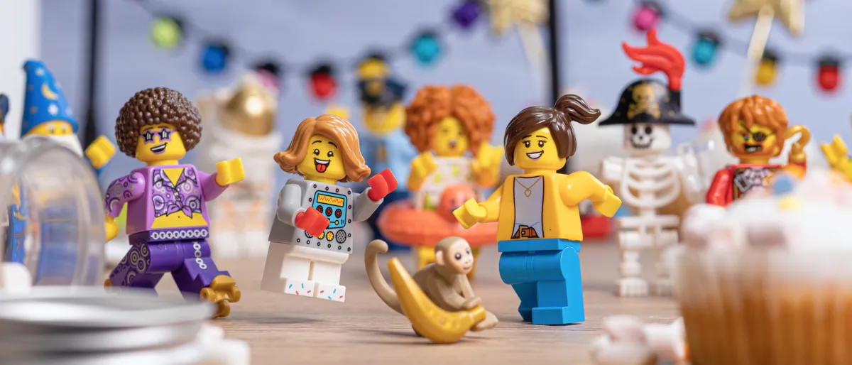 Minifigure birthday bash! | LEGO.com for families
