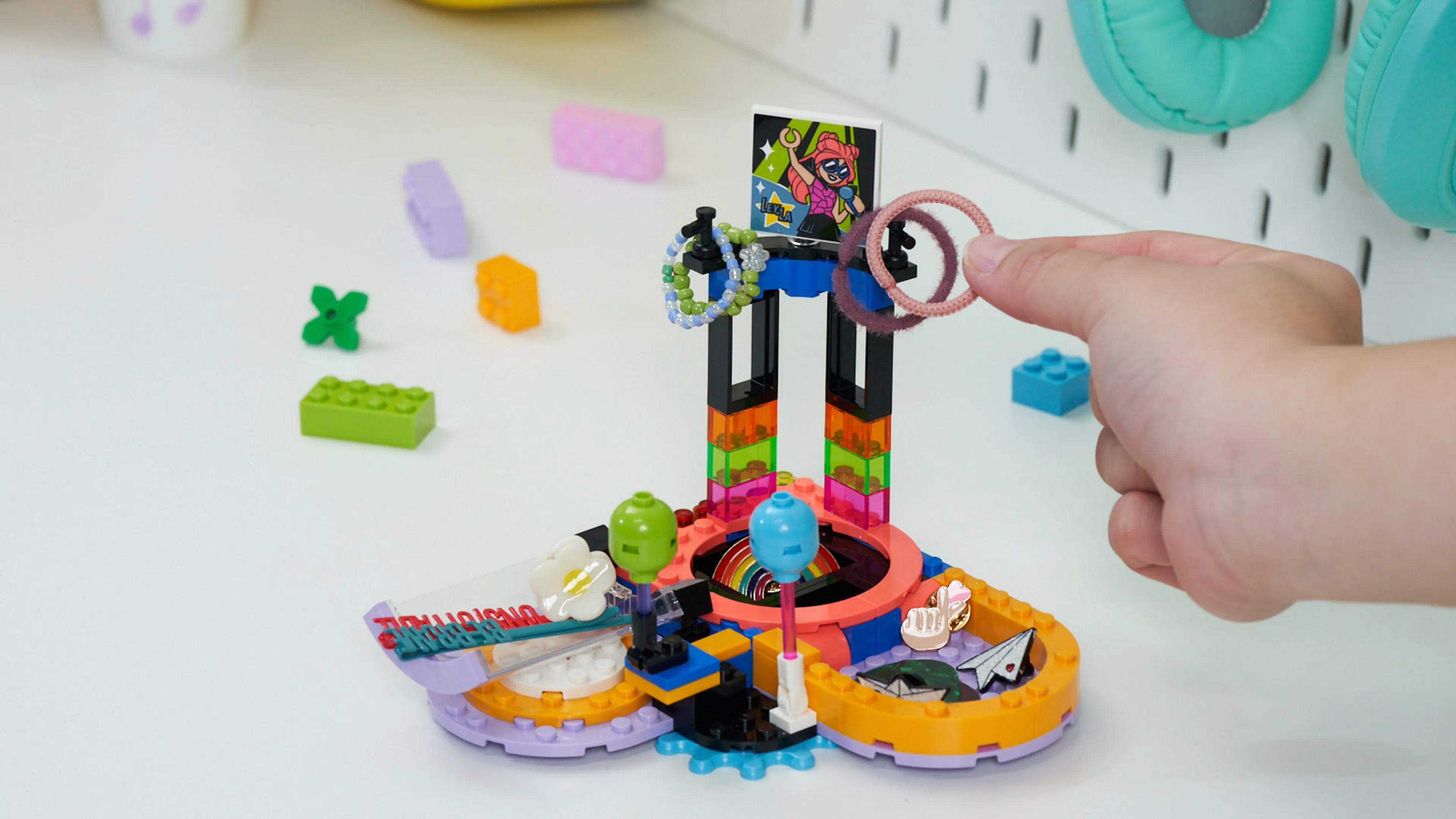 Build your own LEGO® trinket tray | LEGO.com for families