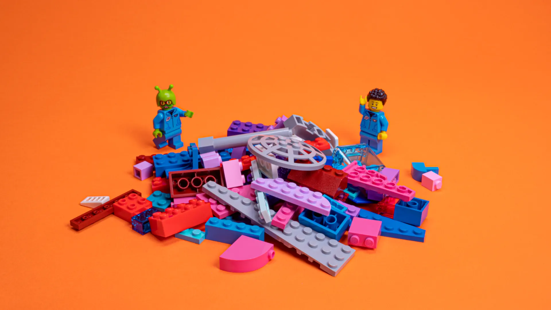 Escape the space station | LEGO.com for families