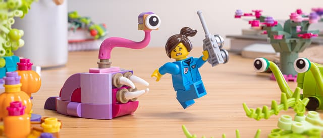 Explore an alien planet | LEGO.com for families
