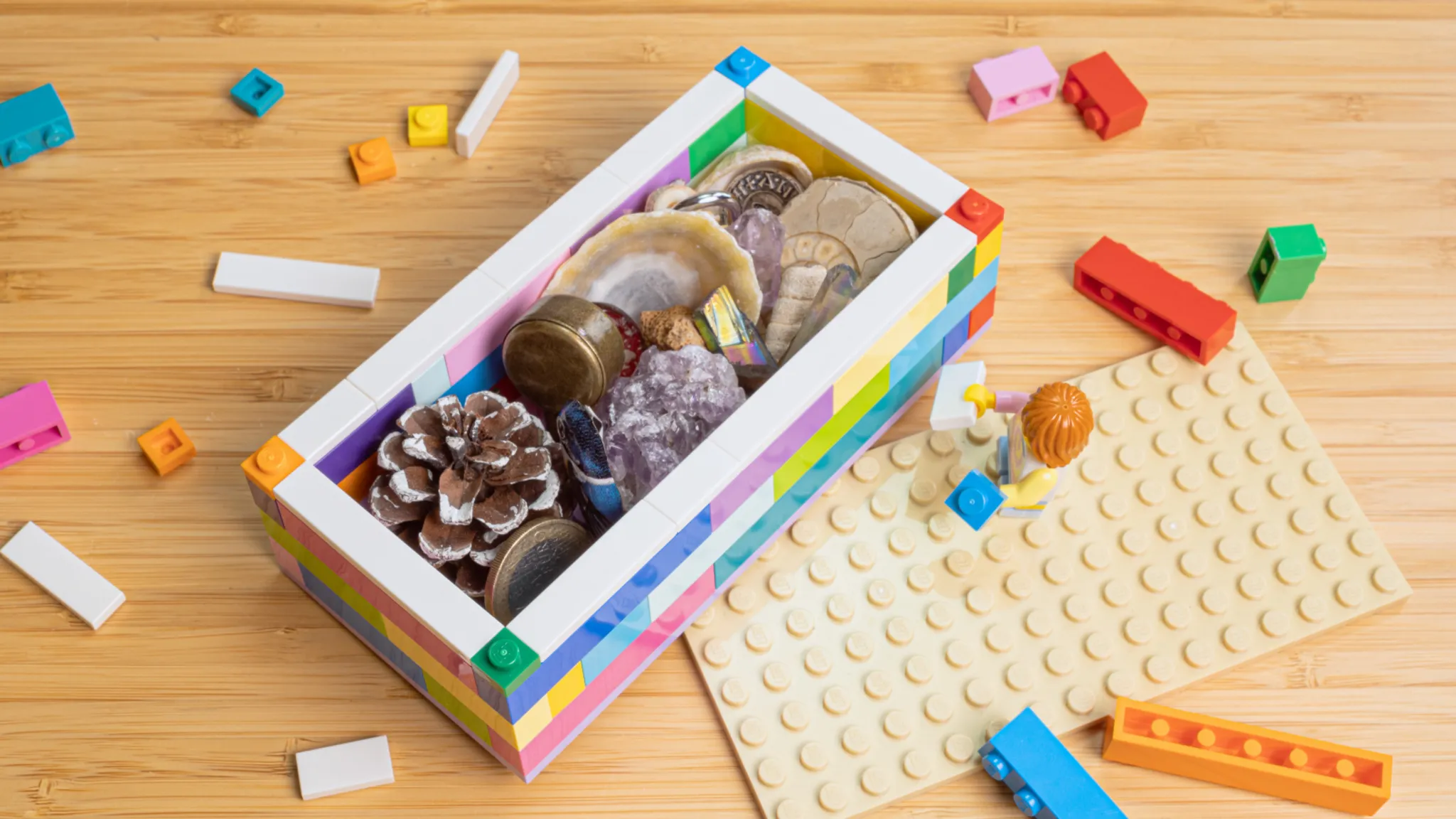 Bouw een herinneringsdoos voor verjaardagen | LEGO.com voor gezinnen