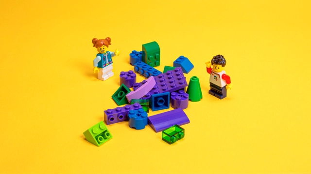 Ever decreasing pieces | LEGO.com for families